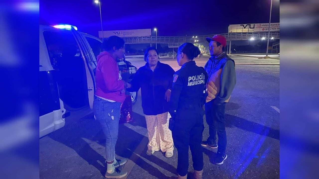 Policías ayudan a mujer perdida en Gómez Palacio - POSTA México