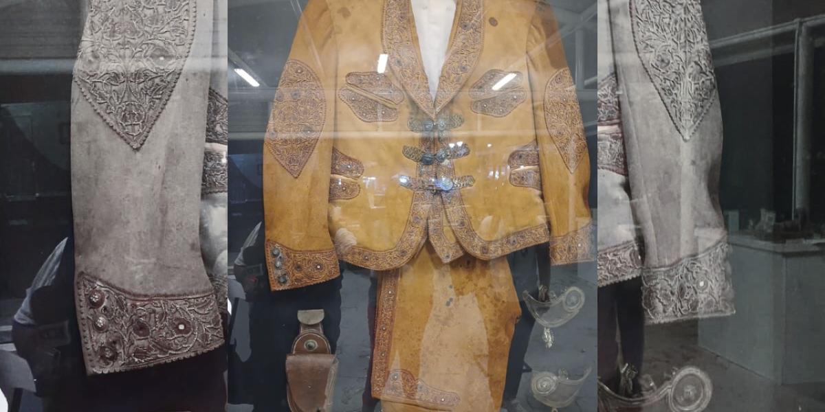 Impactante, exhiben ropa real de Pancho Villa y Emiliano Zapata - POSTA ...